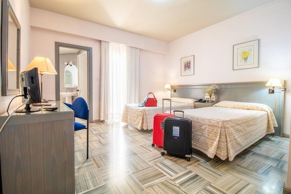 Hotel Abades Manzanil, Loja. Desde 38.25€ - Centraldereservas.com