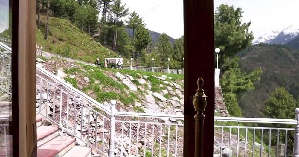 Hotel Chinar Resorts Sharan Valley, Shogran - Central de Reservas