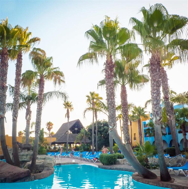 Hotel Playaballena, Rota. Desde 96.27€ - Central de Reservas