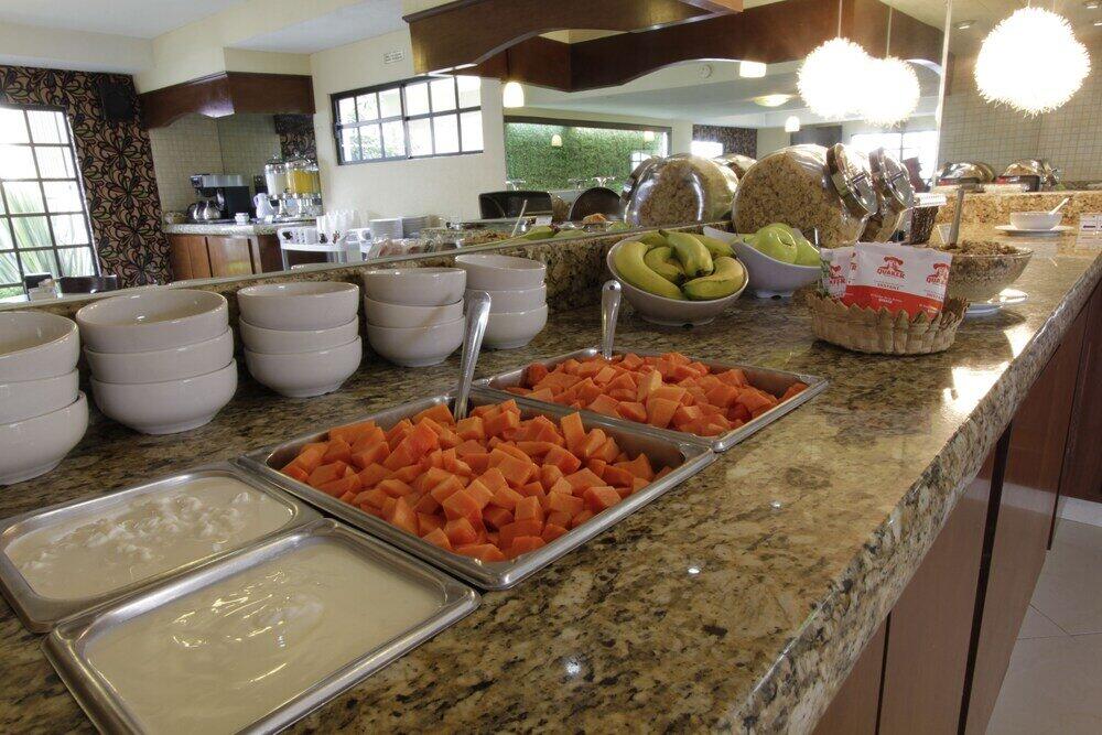 Quinta Dorada Hotel and Suites, Saltillo - Central de Reservas