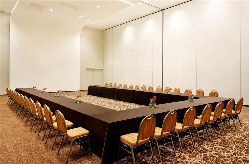 Sheraton Milan Malpensa Airport Hotel & Conference Centre, Ferno ...