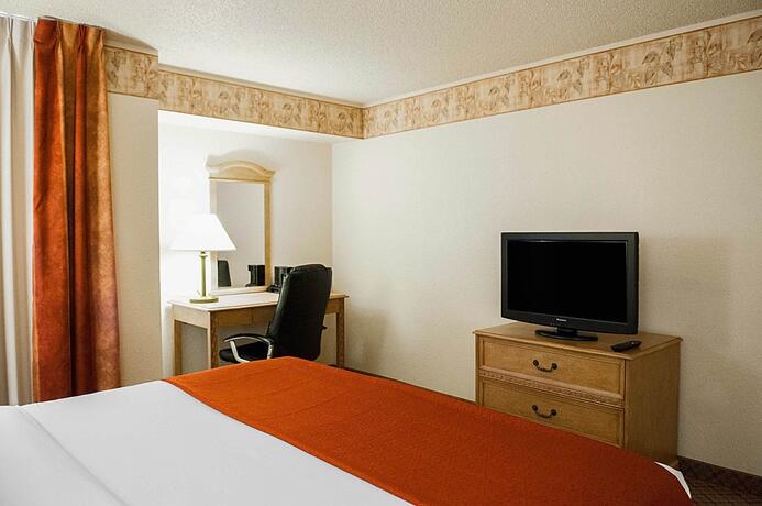 Hotel Quality Inn & Suites Albuquerque (ex Clarion), Alburquerque ...