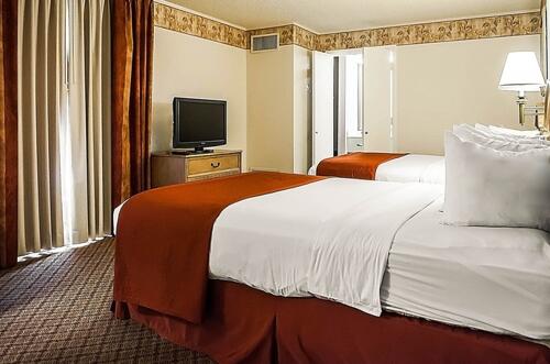 Hotel Quality Inn & Suites Albuquerque (ex Clarion), Alburquerque ...