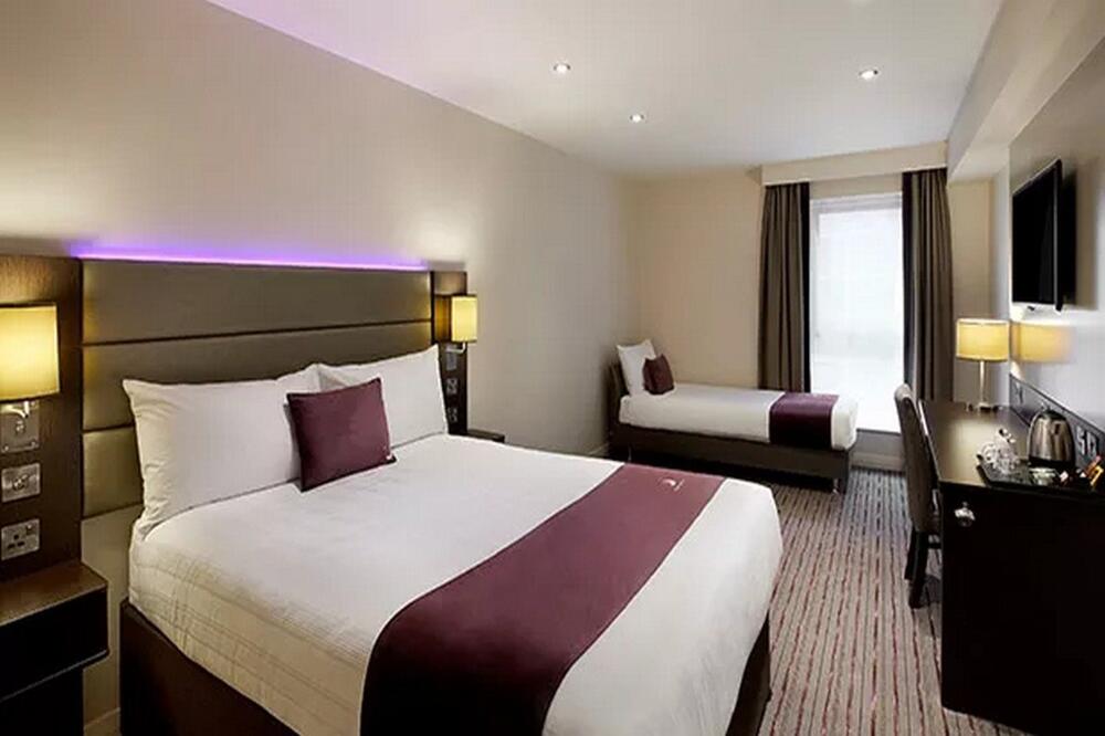 Hotel Premier Inn Silverstone, Brackley - Reserving