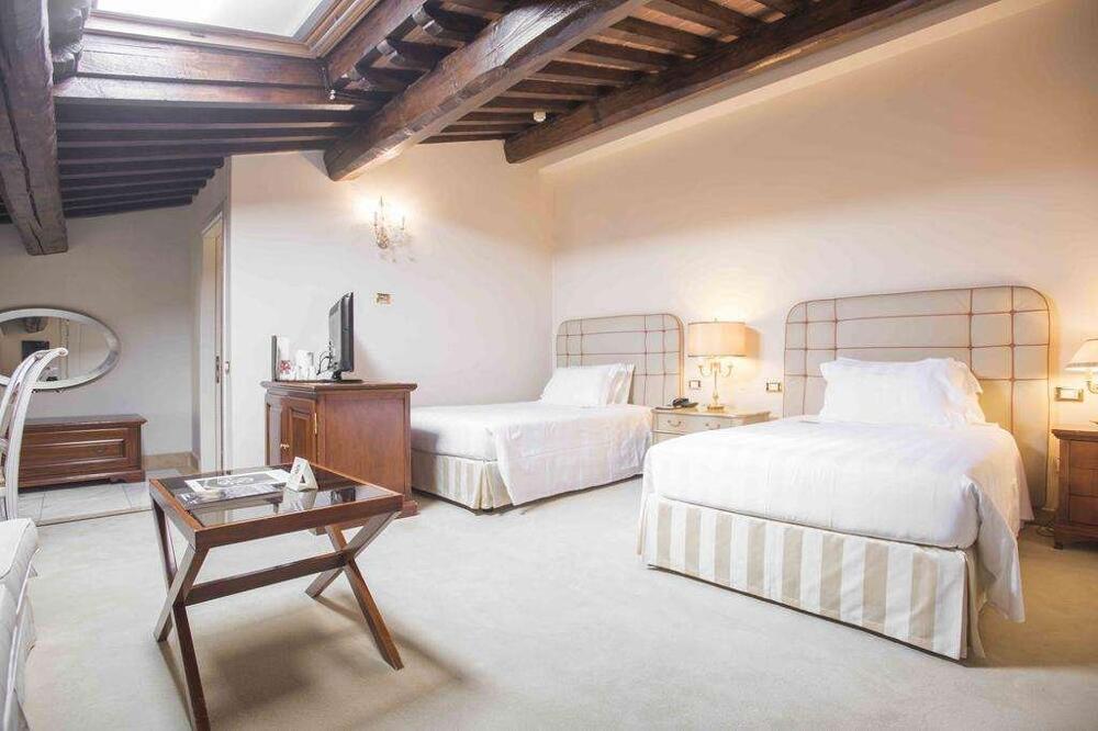 Golden Tower Hotel & Spa, Florencia. Desde 288.64€ - Central de Reservas