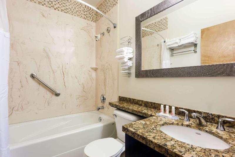 Hotel Ramada by Wyndham Vancouver Airport, Richmond - Central de Reservas