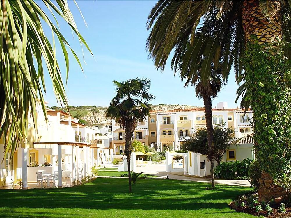 Luz Bay Hotel, Praia da Luz. Desde 66.45€ - Centraldereservas.com