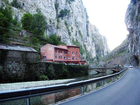 Hostal Poncebos, Poncebos. Desde 45€ - Centraldereservas.com