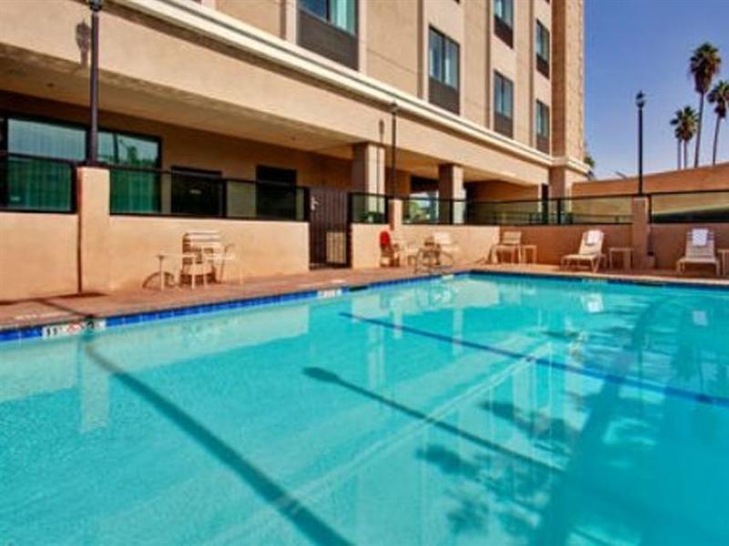 Hotel Howard Johnson Airport, Los Ángeles - Central de Reservas