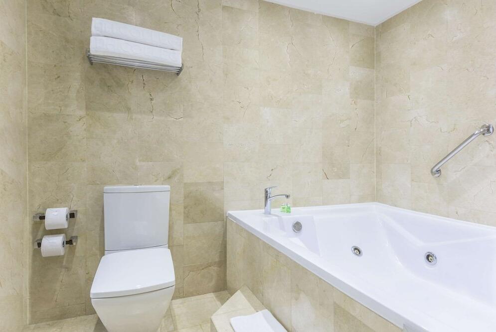 Hotel NH Collection Bogotá Royal Teleport, Bogotá. Desde 70€ - Central ...