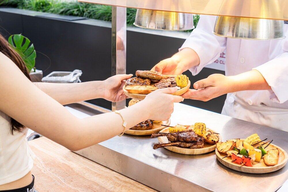 Hotel Radisson Collection Yangtze Shanghai, Shanghai ...