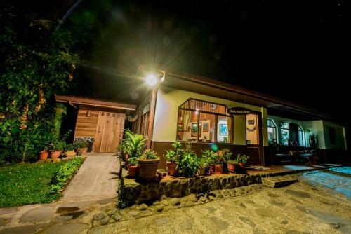 Bed-and-Breakfast Hospedaje Mariposa, Monteverde. Desde 55.97 ...