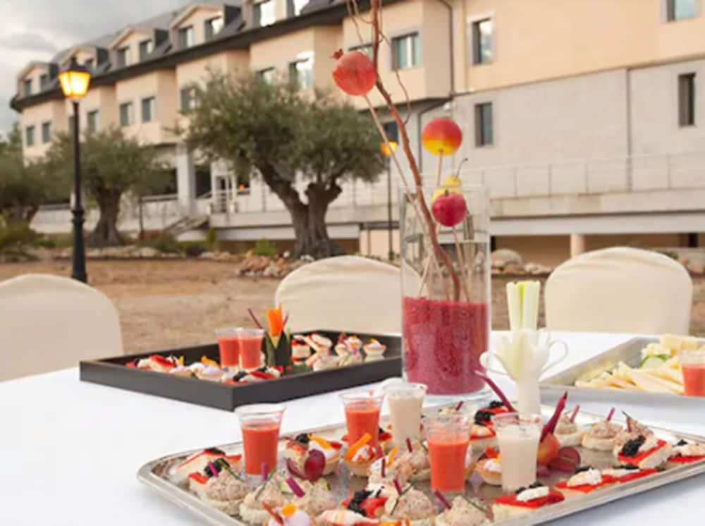 Hotel FC Villalba, Collado Villalba. Desde 49.66€ - Centraldereservas.com