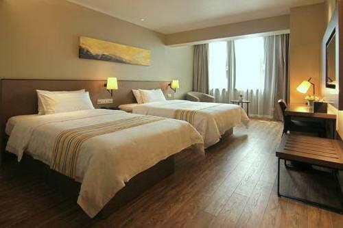 Hotel Home Inn Plus Shanghai Pudong Airport Chuangsha Metro Station ...
