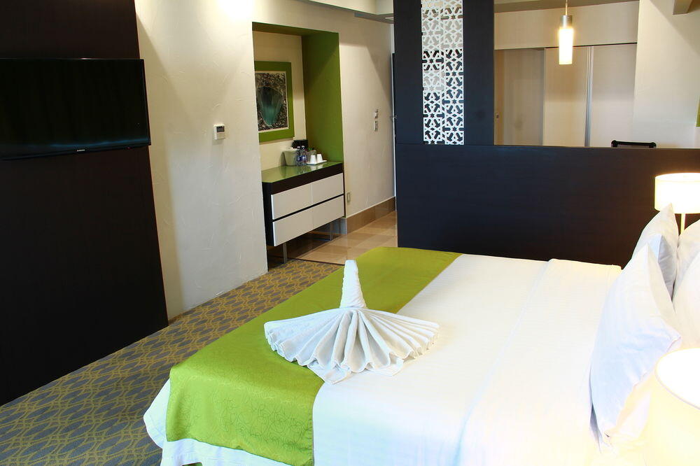 Hotel Holiday Inn Queretaro Zona Krystal, Santiago de Queretaro ...