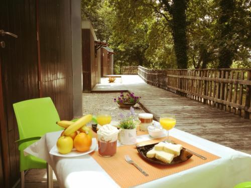 Albergue Alojamiento Turístico de Marín, Marin. Desde 102.5 ...