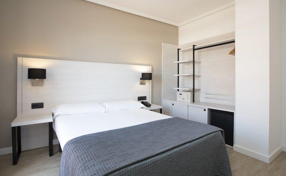Hotel Porcel Ganivet, Madrid. Desde 83.58€ - Centraldereservas.com