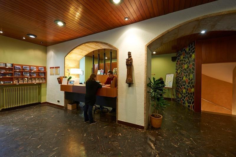 Hotel Abat Cisneros Montserrat, Montserrat. Desde 120.4€ - Central de ...