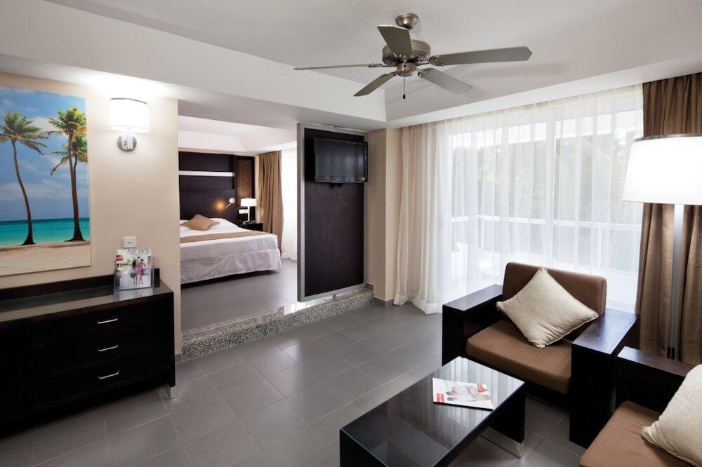 Riu naiboa store
