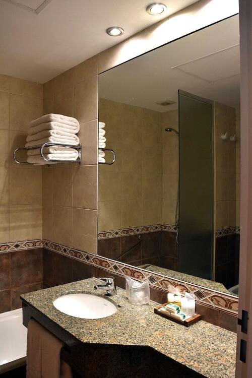 Hotel Tower Inn & Suites, San Rafael. Desde 71.47€ - Centraldereservas.com