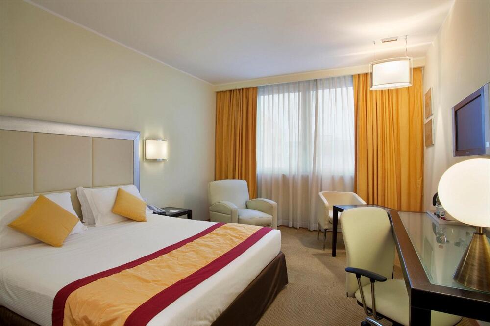 Crowne Plaza Padova, an IHG Hotel, Padua. Desde 95€ - Central de Reservas