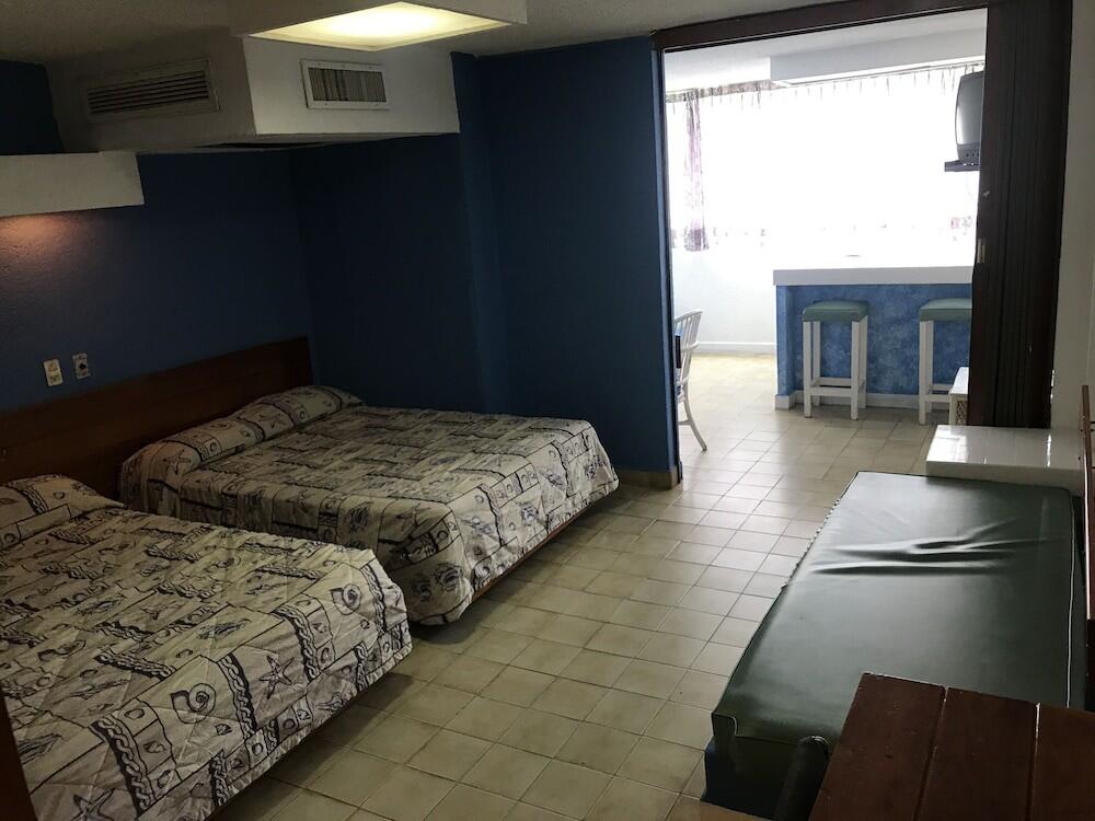 Hotel Delfines Acapulco by NG Hoteles, Acapulco. Desde 55.21€ - Central ...