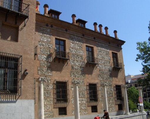 El Fantasma de la Casa de las Siete Chimeneas - Central de Reservas